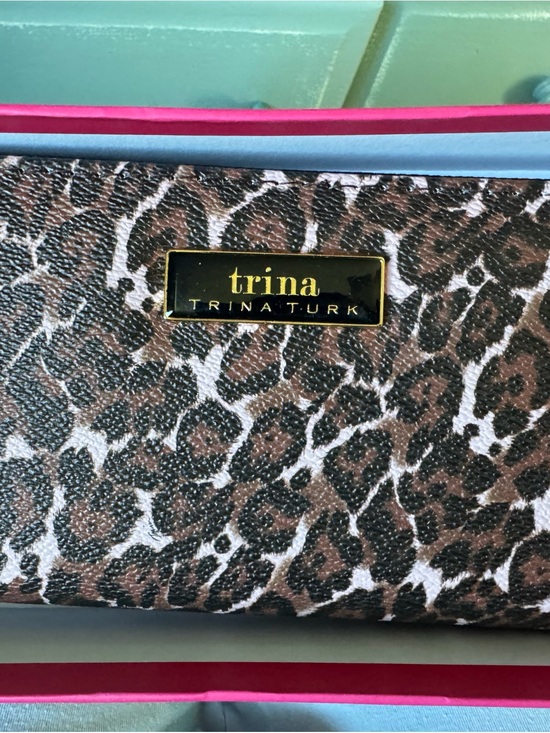 Trina Turk | Bags | Trina Turk Leopard Print Wallet With Pink Trim ...